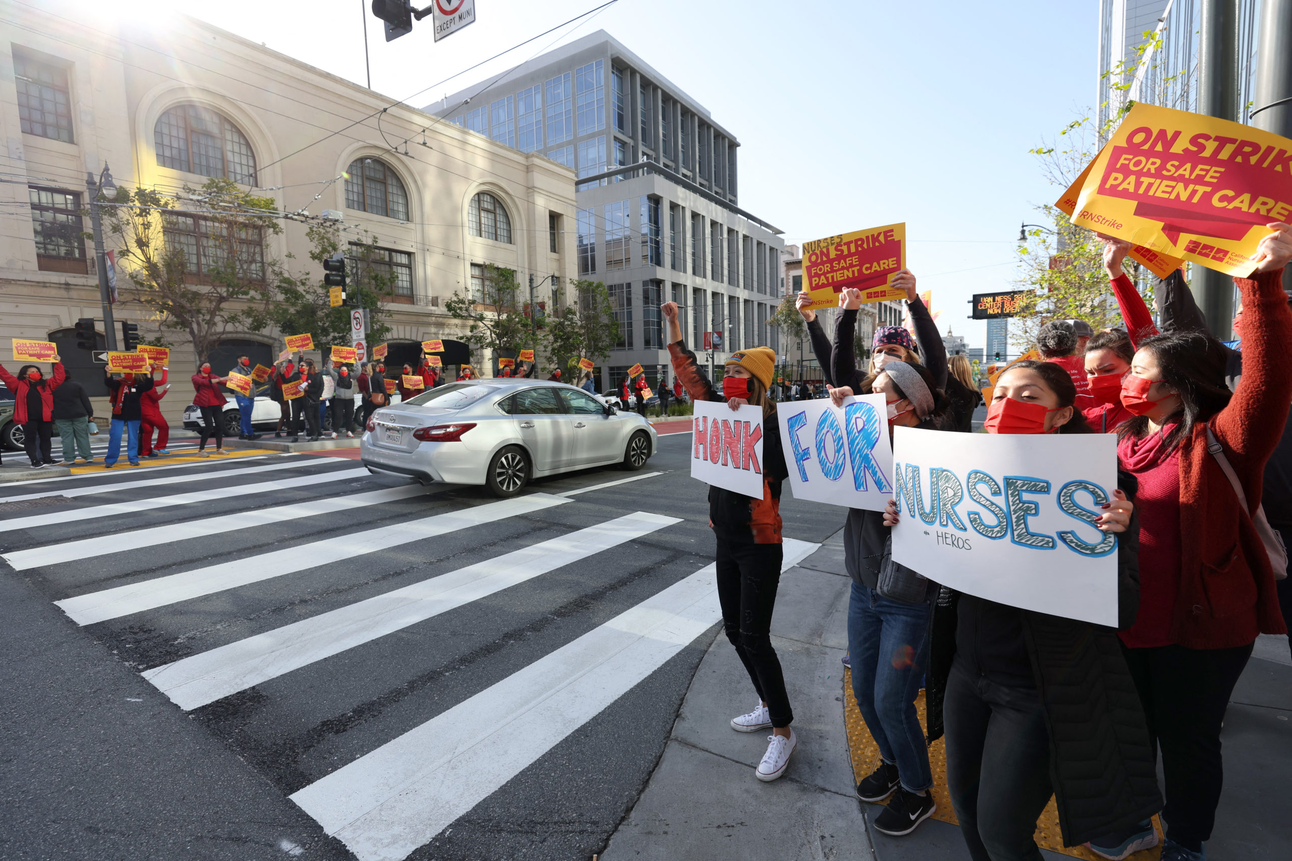Huge US nurses' strike begins, with 15,000 pausing work | Inquirer News