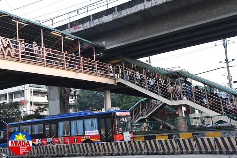 MMDA eyes expansion of Monumento bus stop walkway to make access easier ...