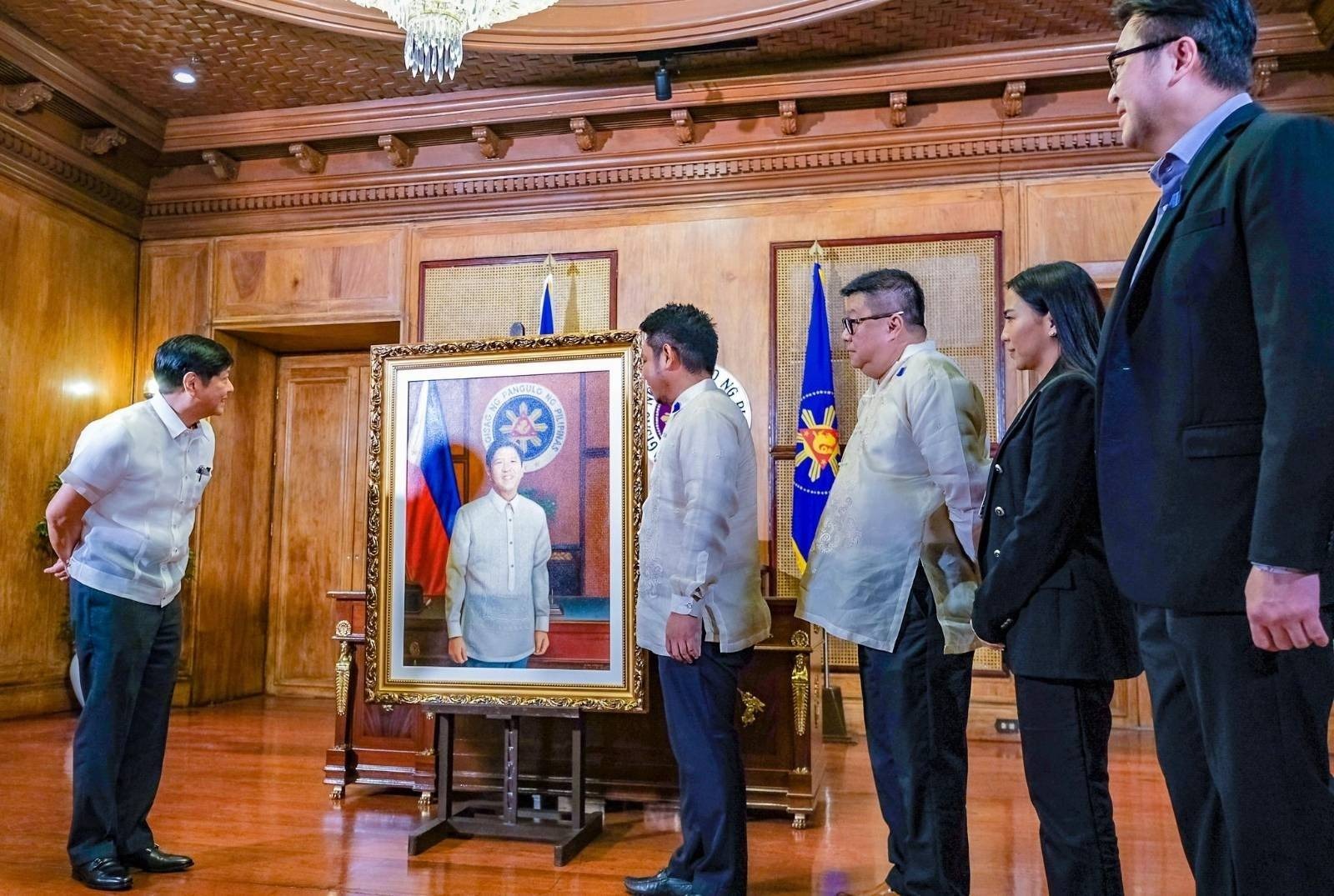 Marcos Jr. receives painting from artist Alvin Hipolito | Inquirer News