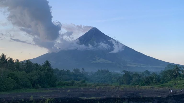 Rockfall events in restive Mayon Volcano more than doubles | Inquirer News