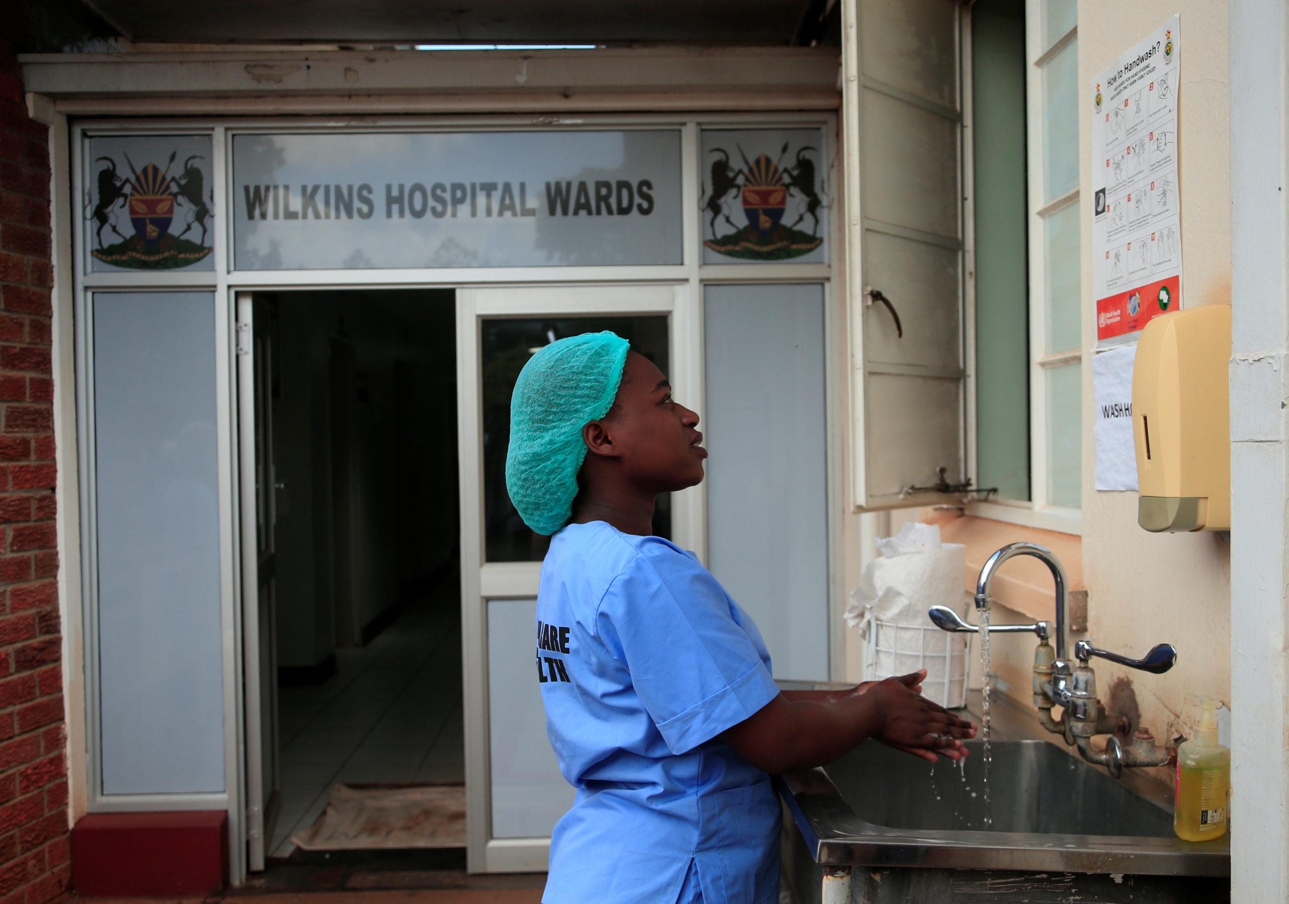 Over 4,000 Zimbabwean doctors and nurses left the country in 2021 ...