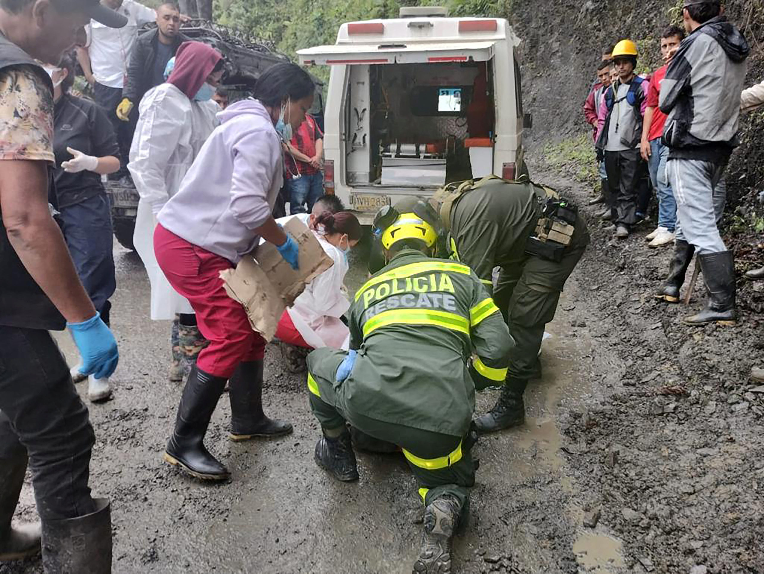 Landslide buries bus in Colombia, killing at least 34 | Inquirer News