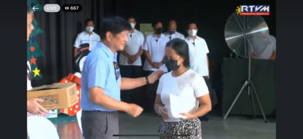 Marcos leads gift-giving to street kids, indigenous peoples | Inquirer News