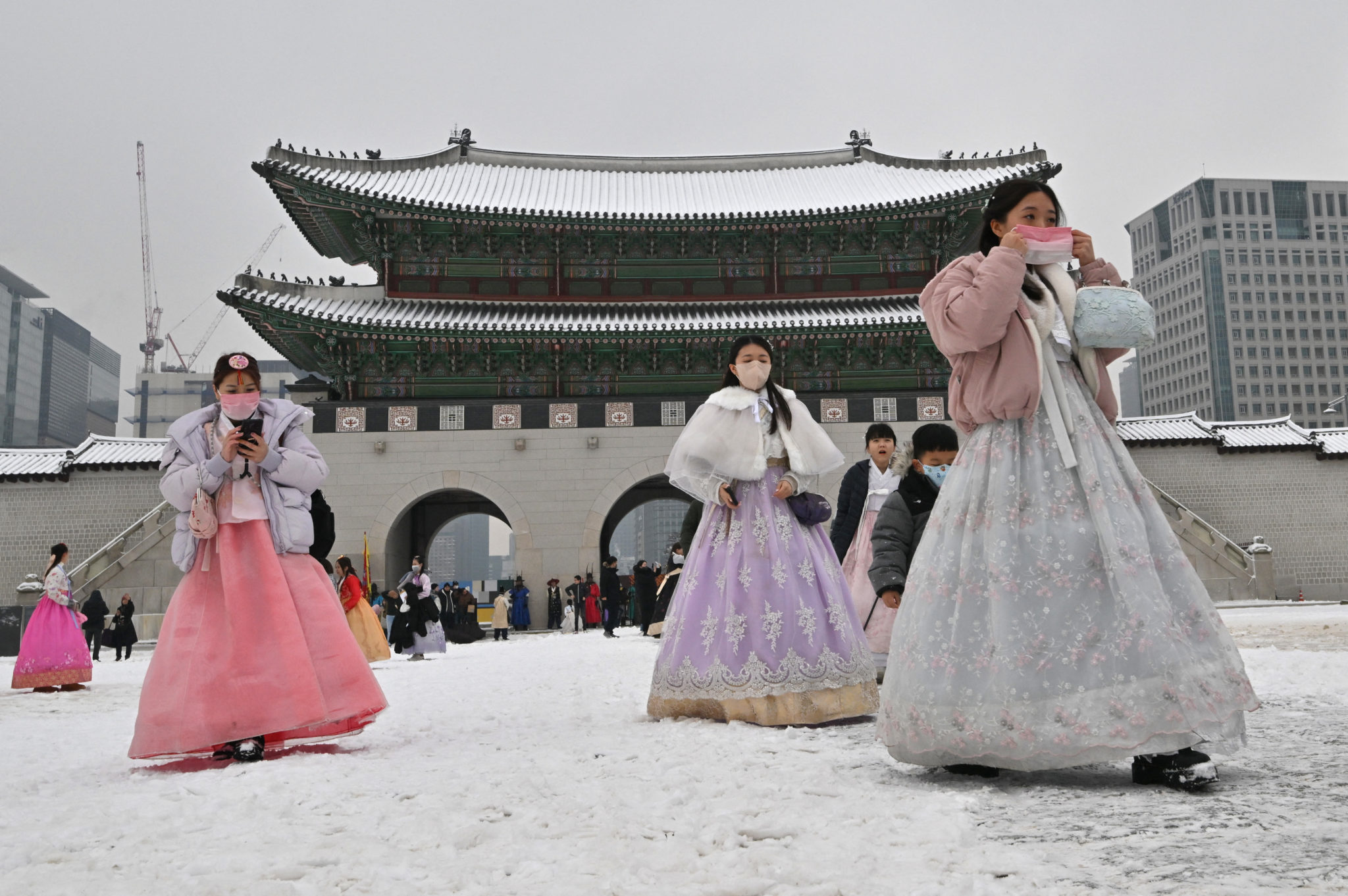Heavy snow sweeps Seoul, surrounding areas | Inquirer News