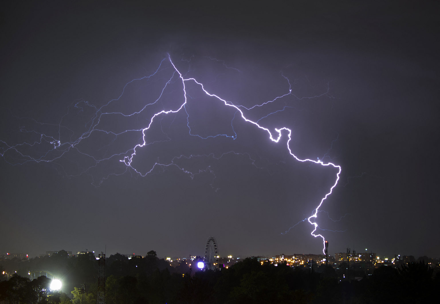 Scientists use laser to guide lightning bolt for first time | Inquirer News
