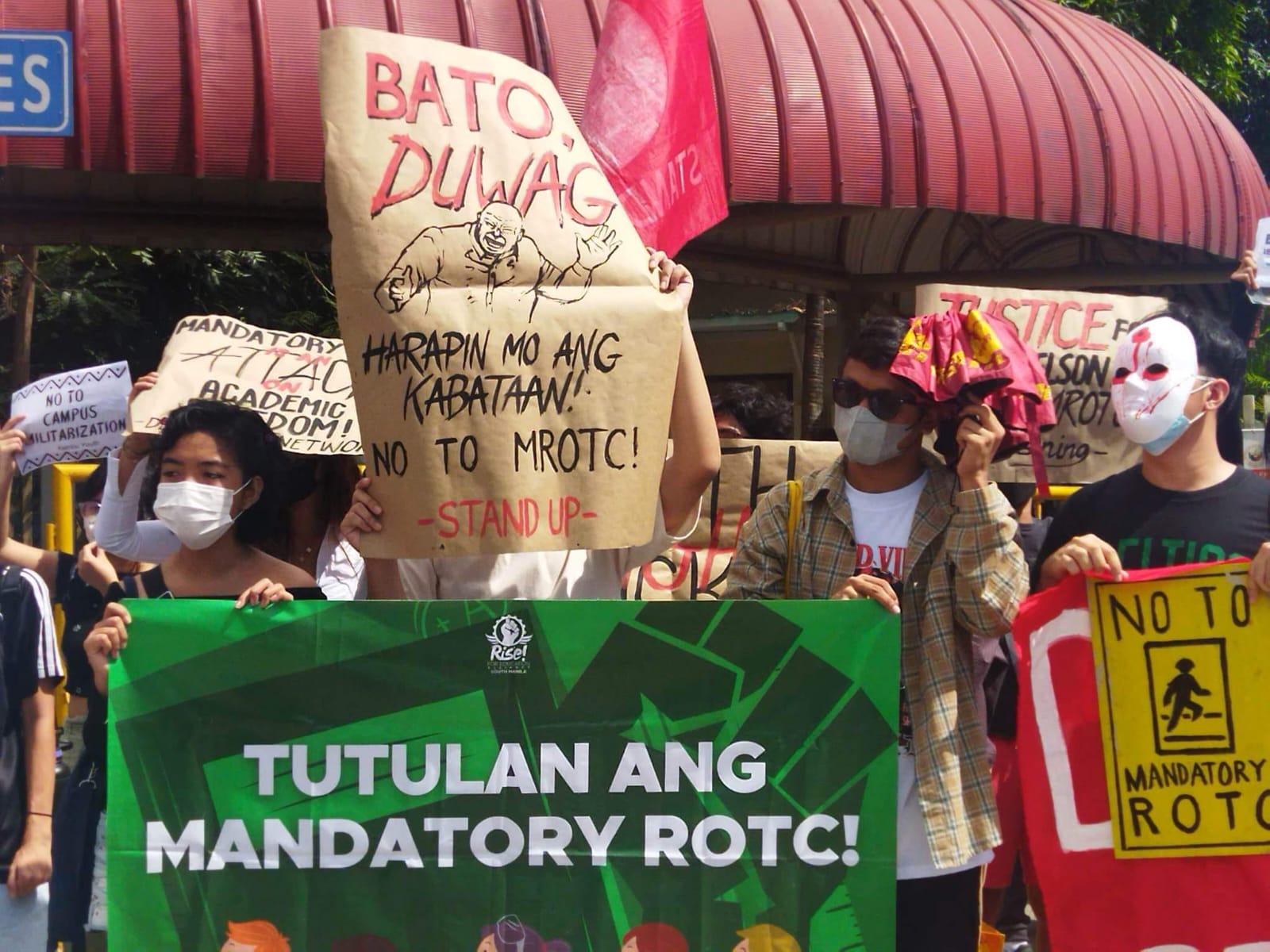 Dela Rosa hits rallyists vs mandatory ROTC: 'Halata naman, mga pula ...