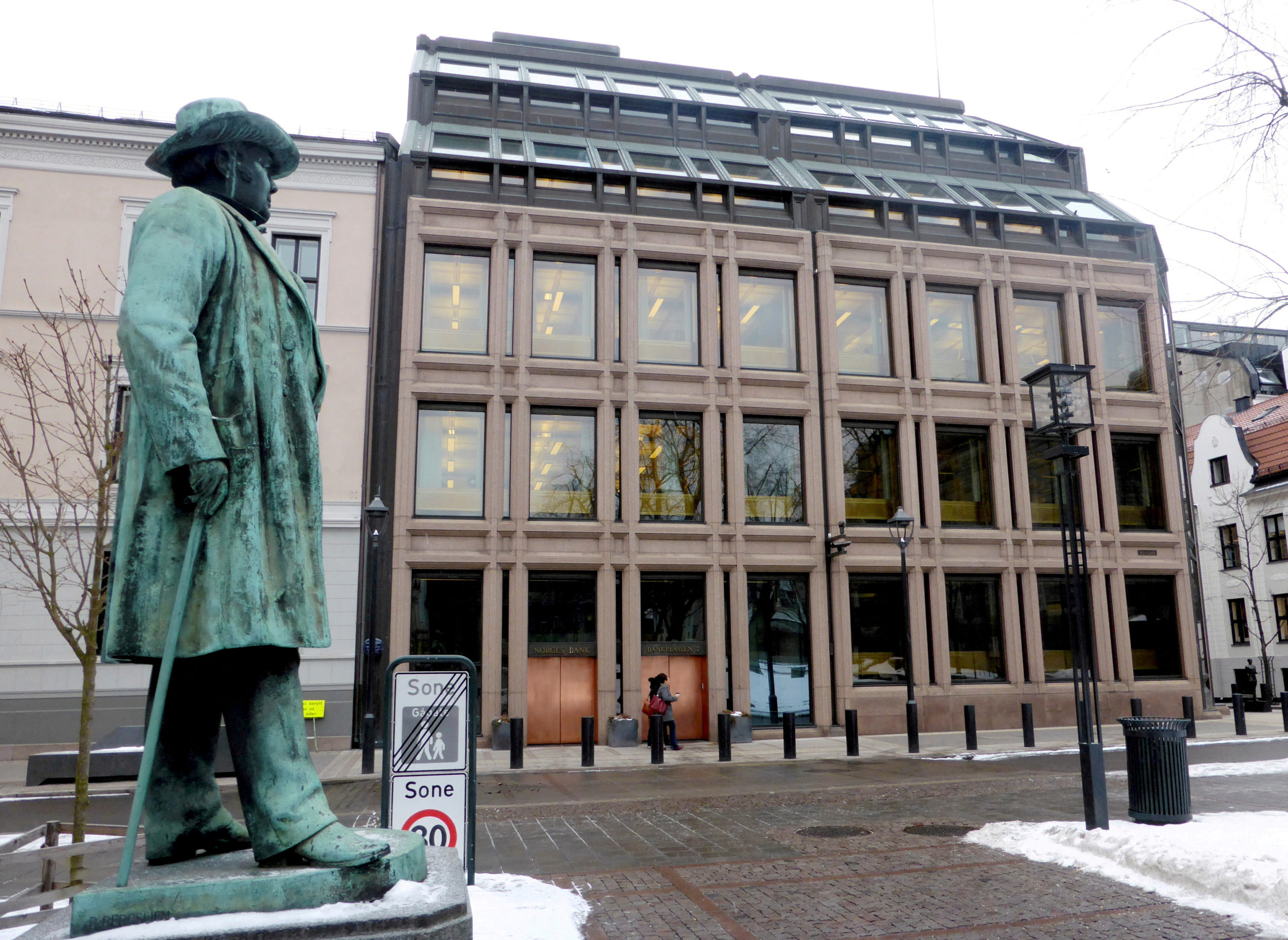 Norway wealth fund posts record $164 billion loss | Inquirer News