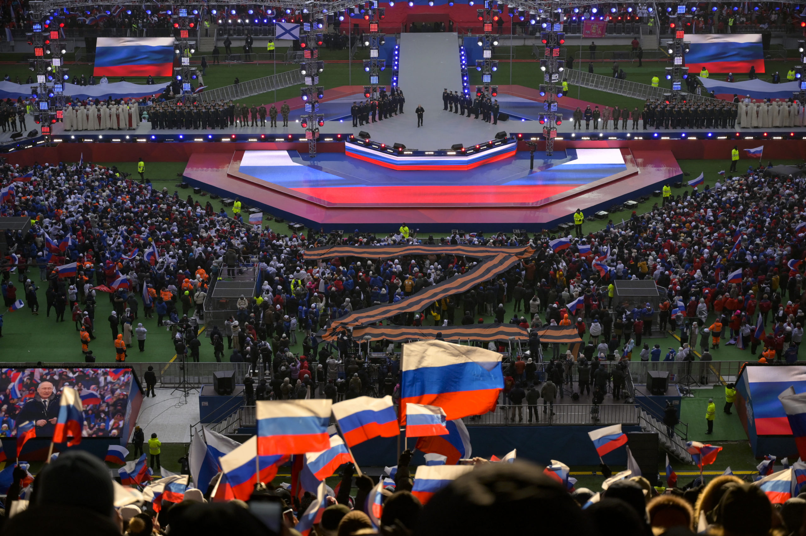 Thousands of Russians cheer for Putin at patriotic rally | Inquirer News