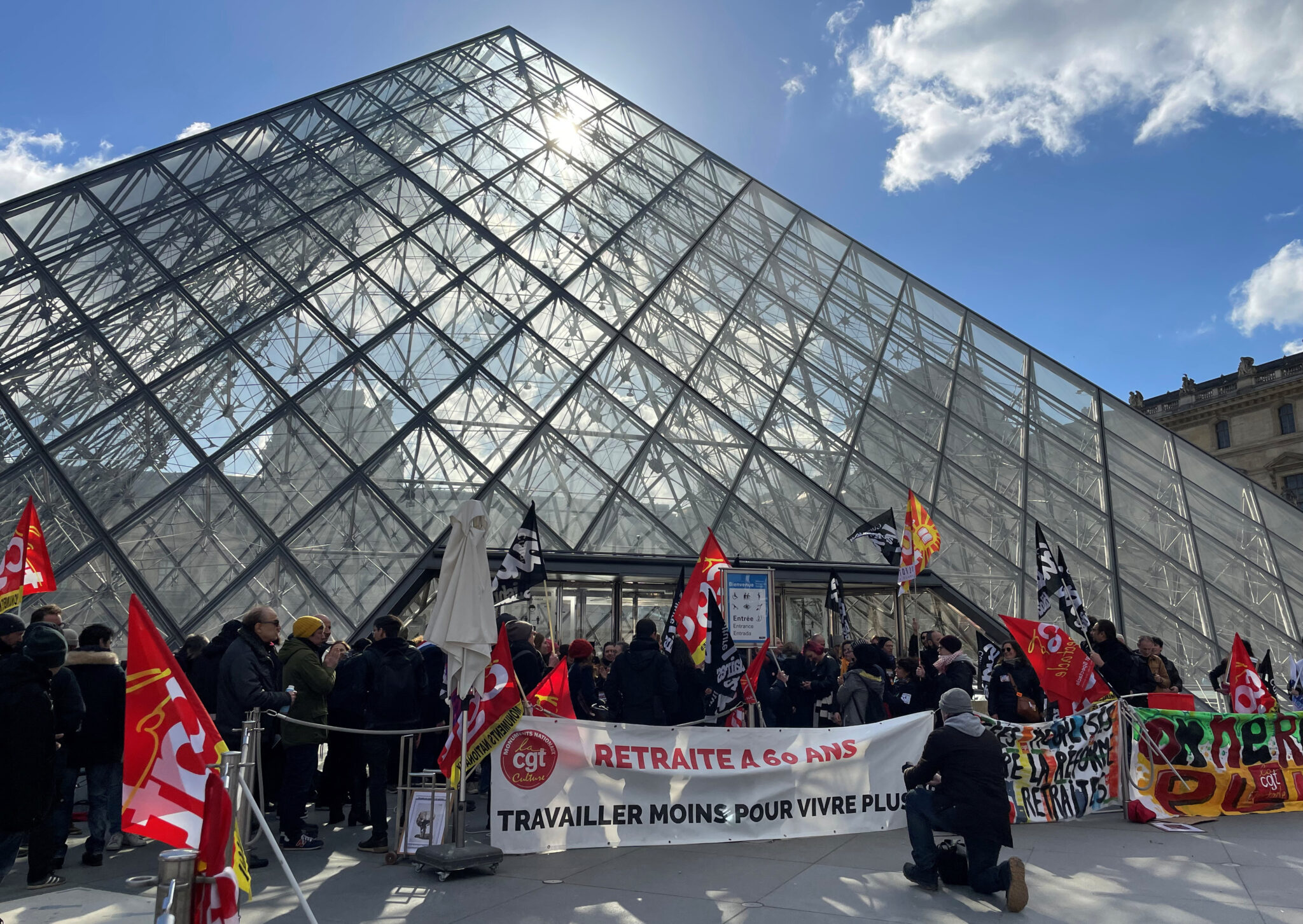 French pension protest blocks entry to Louvre museum | Inquirer News