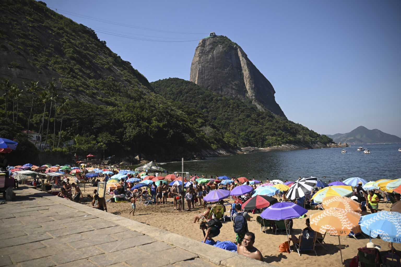 Zip line row erupts at Rio's iconic Sugarloaf Mountain | Inquirer News