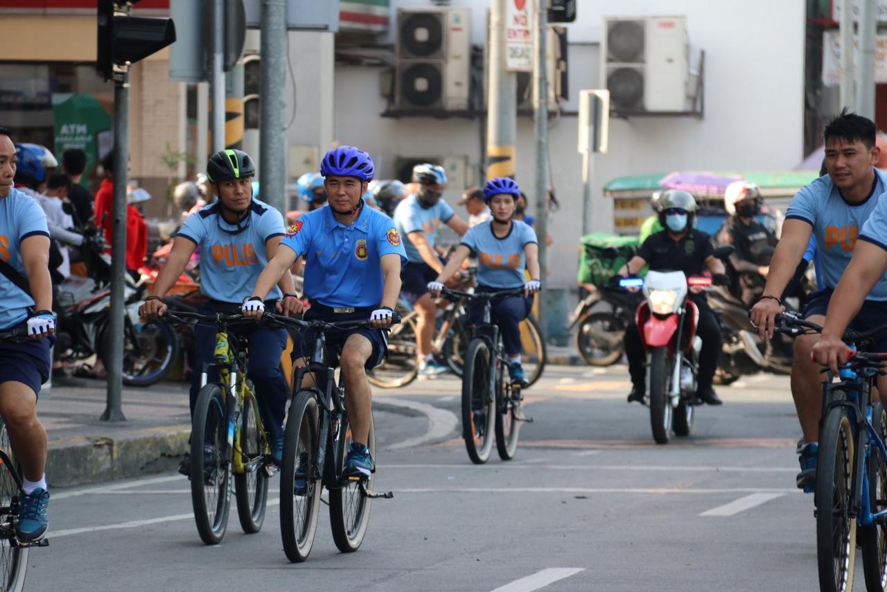 PNP patrols metro via 'Bisikleta Iglesia' | Inquirer News