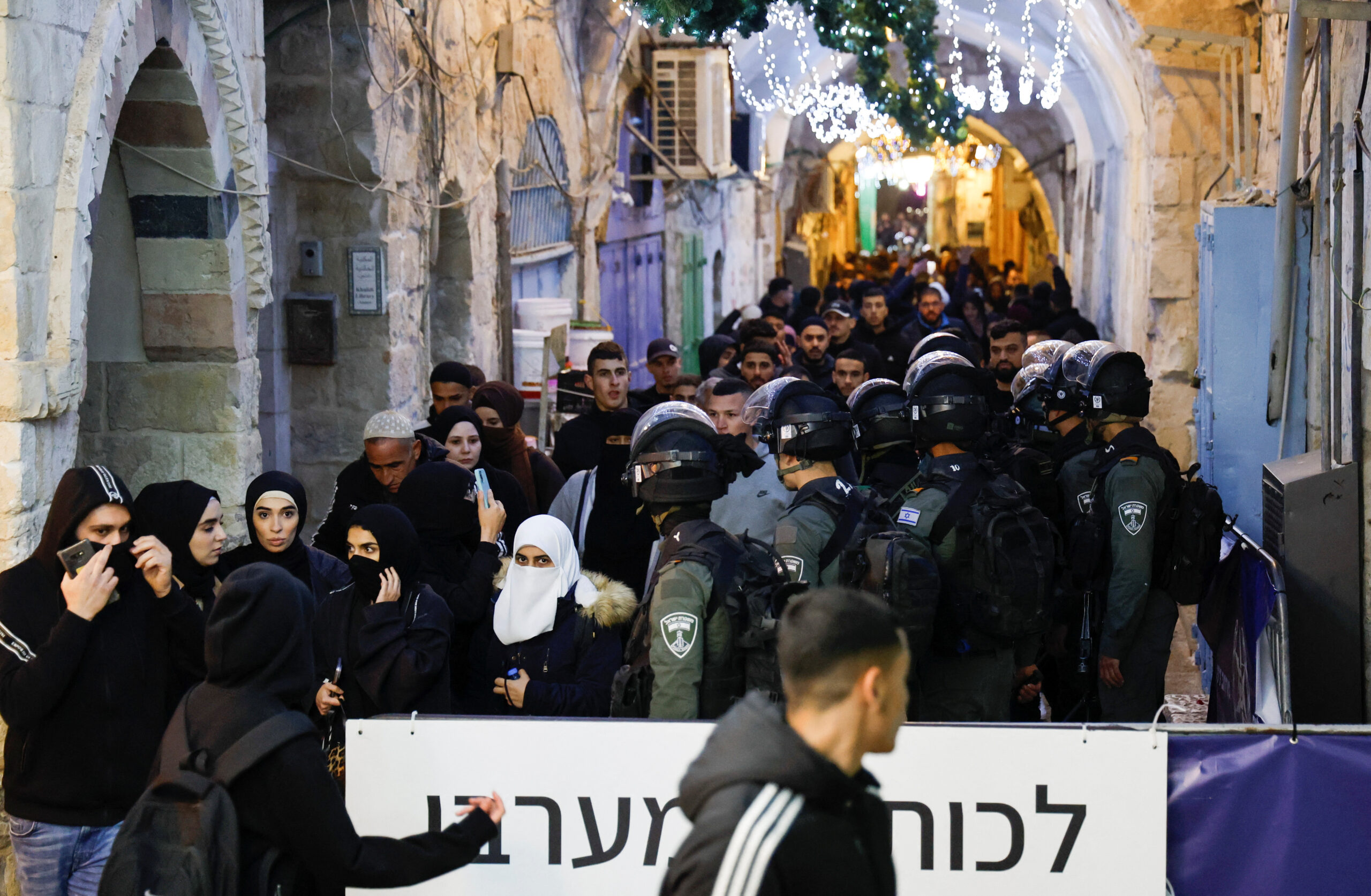 Violence erupts again at Jerusalem's Al-Aqsa Mosque | Inquirer News