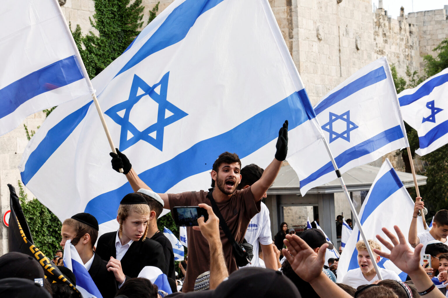 Israel's nationalist 'Flag March' in Jerusalem rattles Palestinians ...