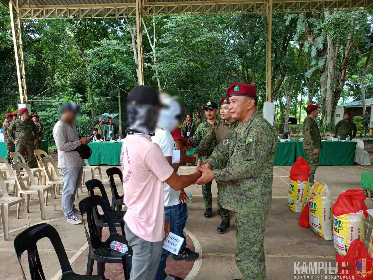 6 Moro gunmen yield to Army in Maguindanao del Norte | Inquirer News