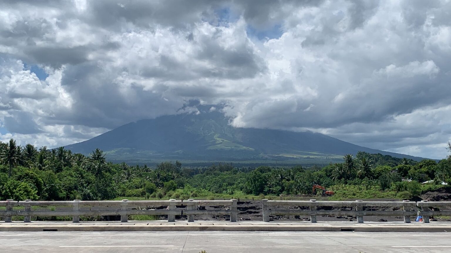 Albay orders mandatory evacuation of residents in Mayon Volcano's ...