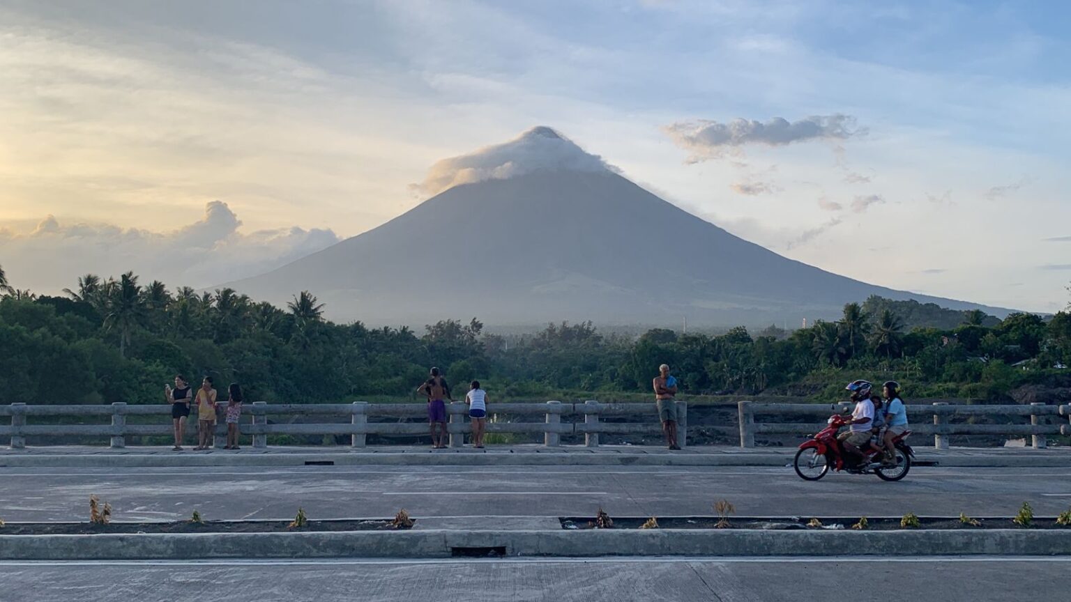 Phivolcs warns of Mayon lahar flows amid Uwan-triggered rains