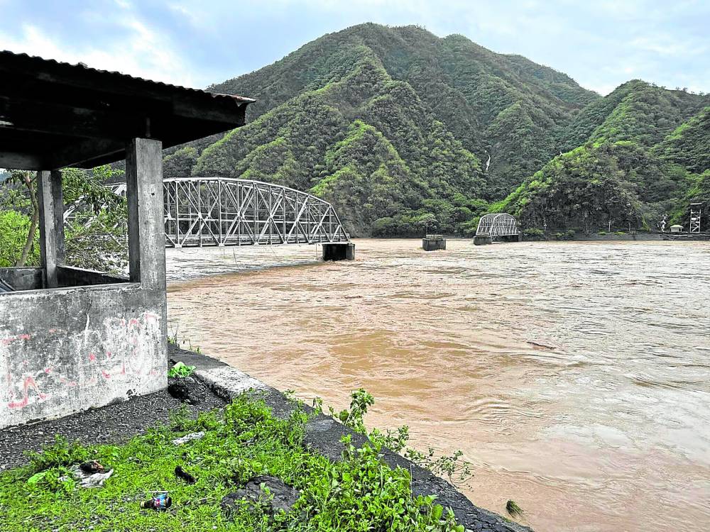 Typhoon Egay infra damage nears P7 billion -- DPWH | Inquirer News