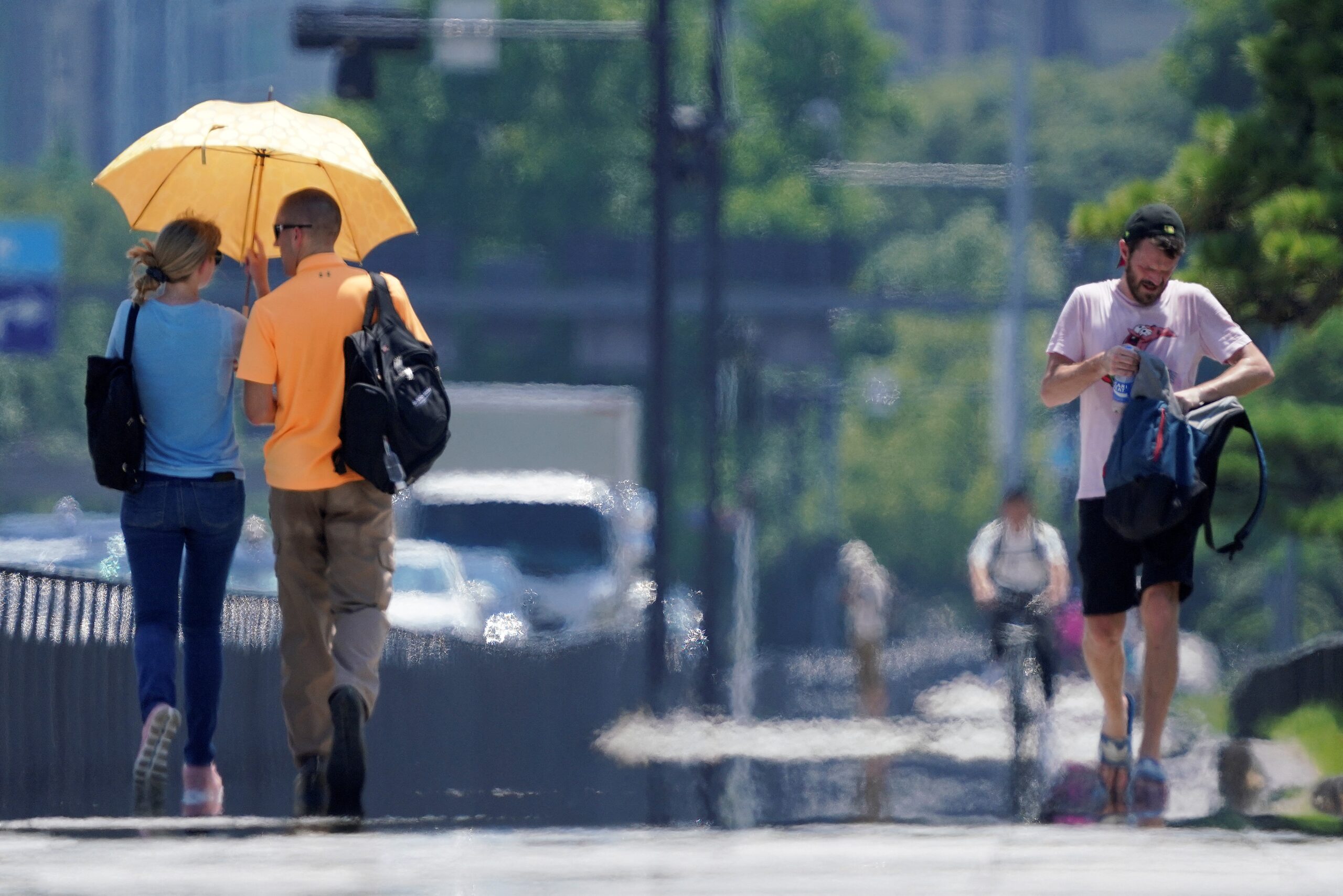 Japan issues heatstroke alerts as temperatures soar | Inquirer News