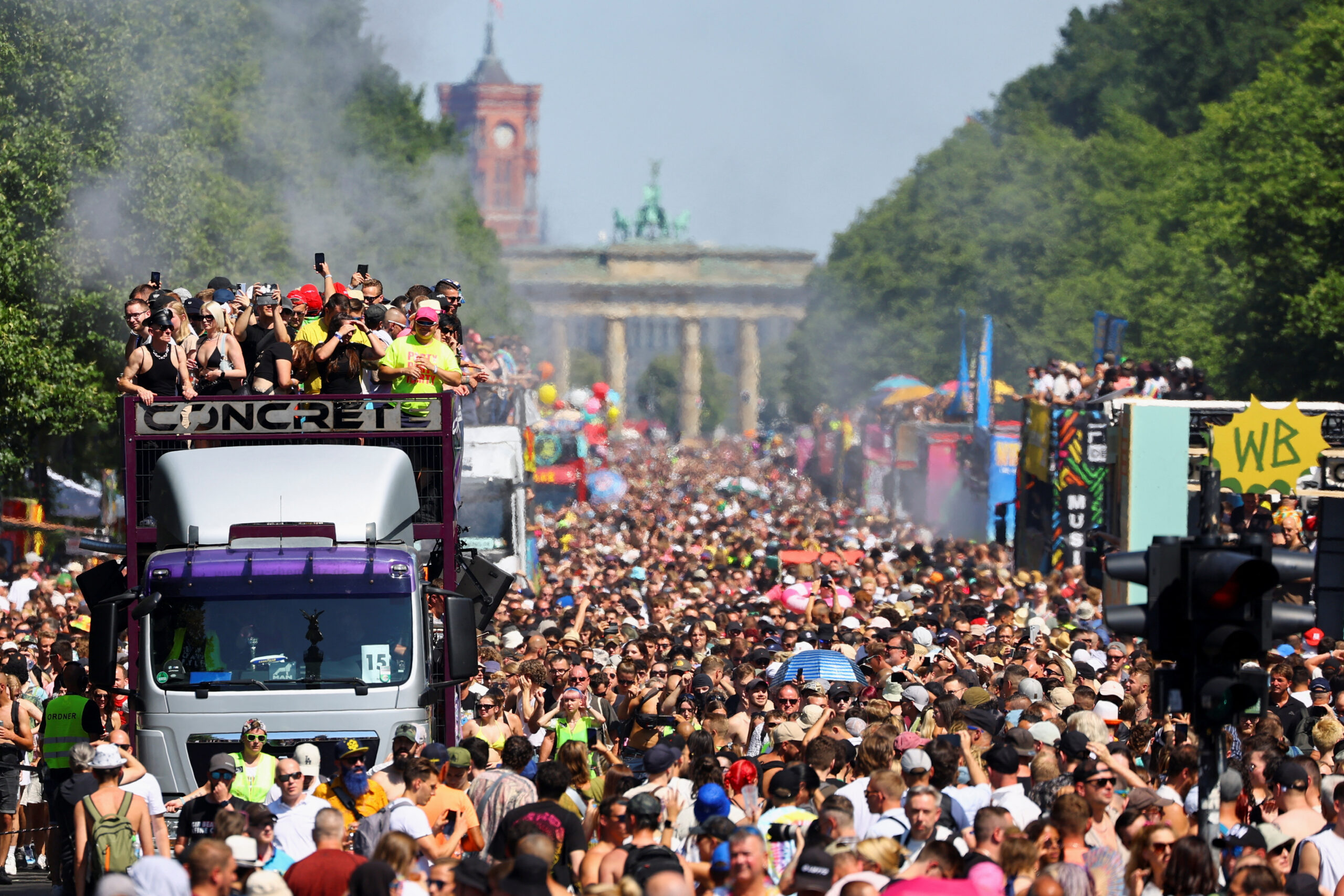 Ravers dance through Berlin heat at techno parade | Inquirer News