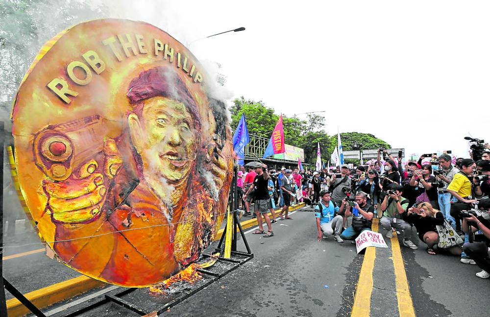 QCPD goes after artist behind Marcos effigy burned at Sona | Inquirer News
