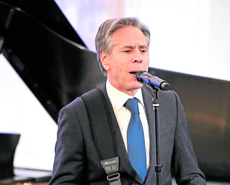 Blinken picks up guitar for US music diplomacy | Inquirer News