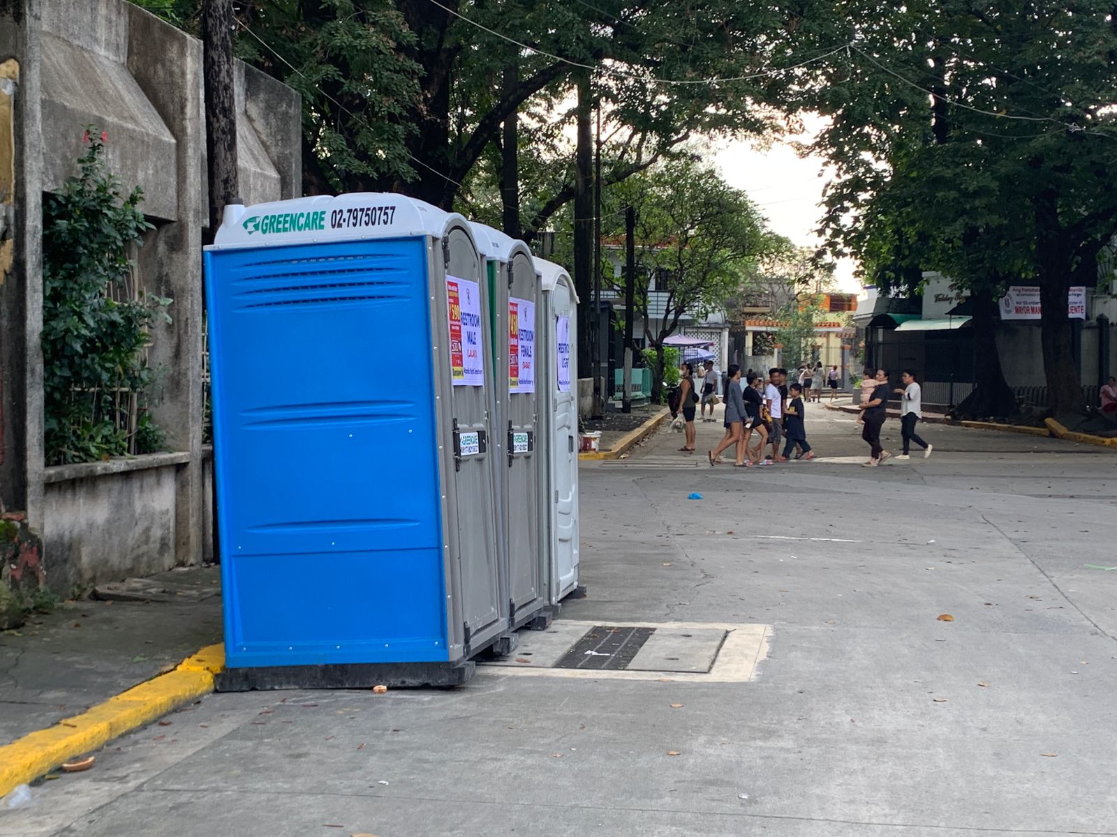 Hundreds flock to Manila North Cemetery ahead of ‘Undas’ | Inquirer News