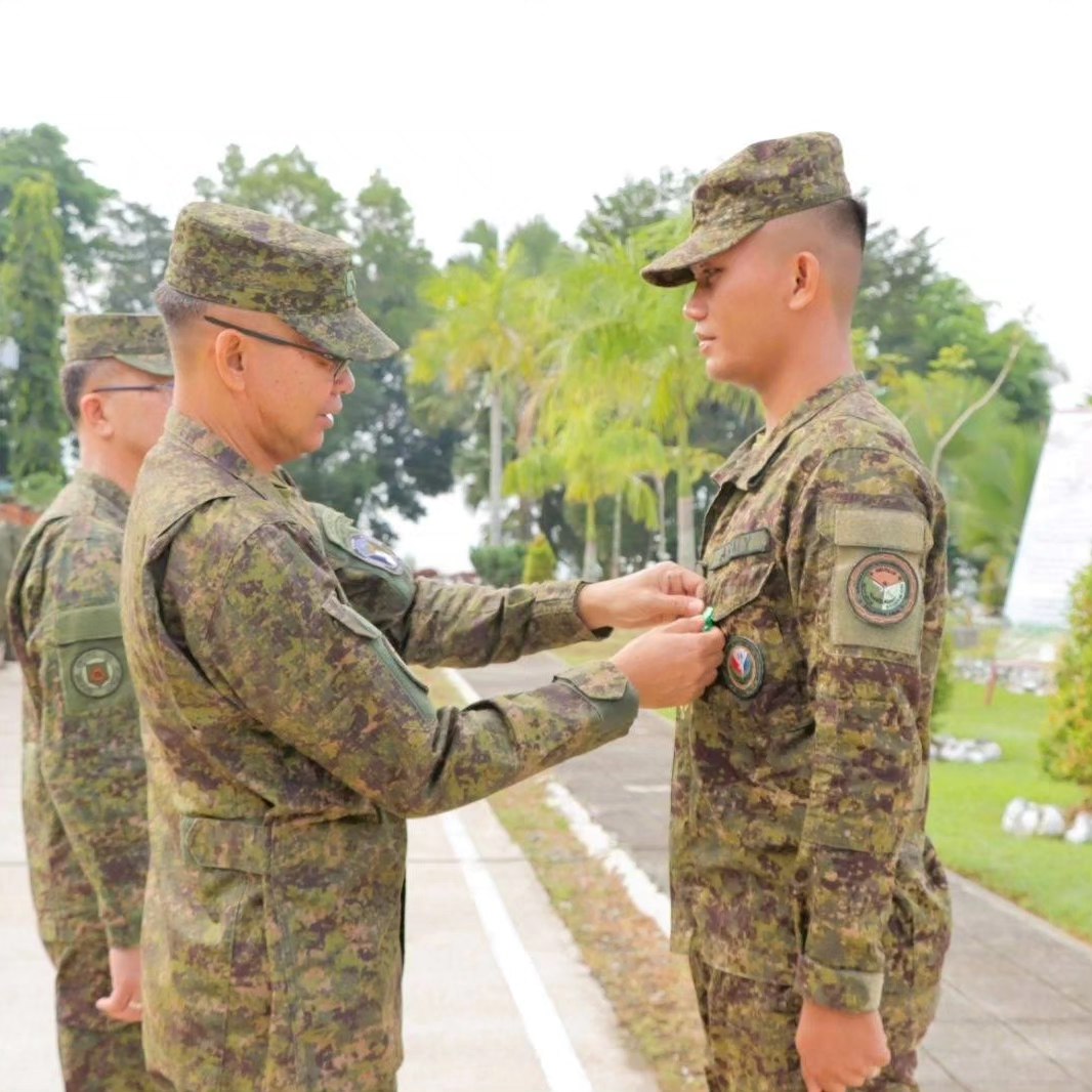 Soldier goes after snatcher who stole money for medical bills