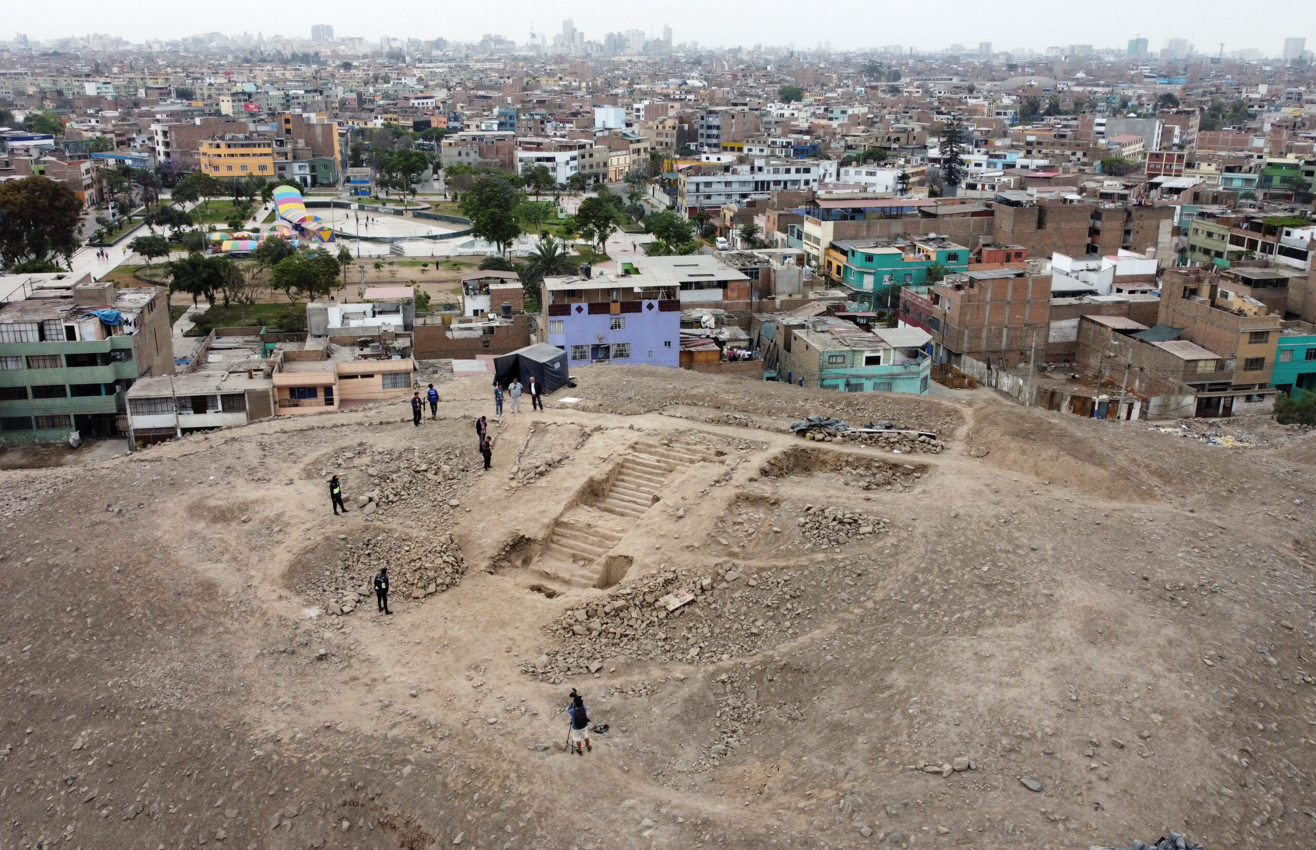 Peru archaeologists unearth 1,000-year-old mummies of children in Lima ...