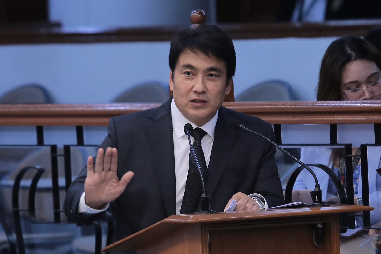 Revilla eyeing raps vs motorists who used his name on Edsa mess