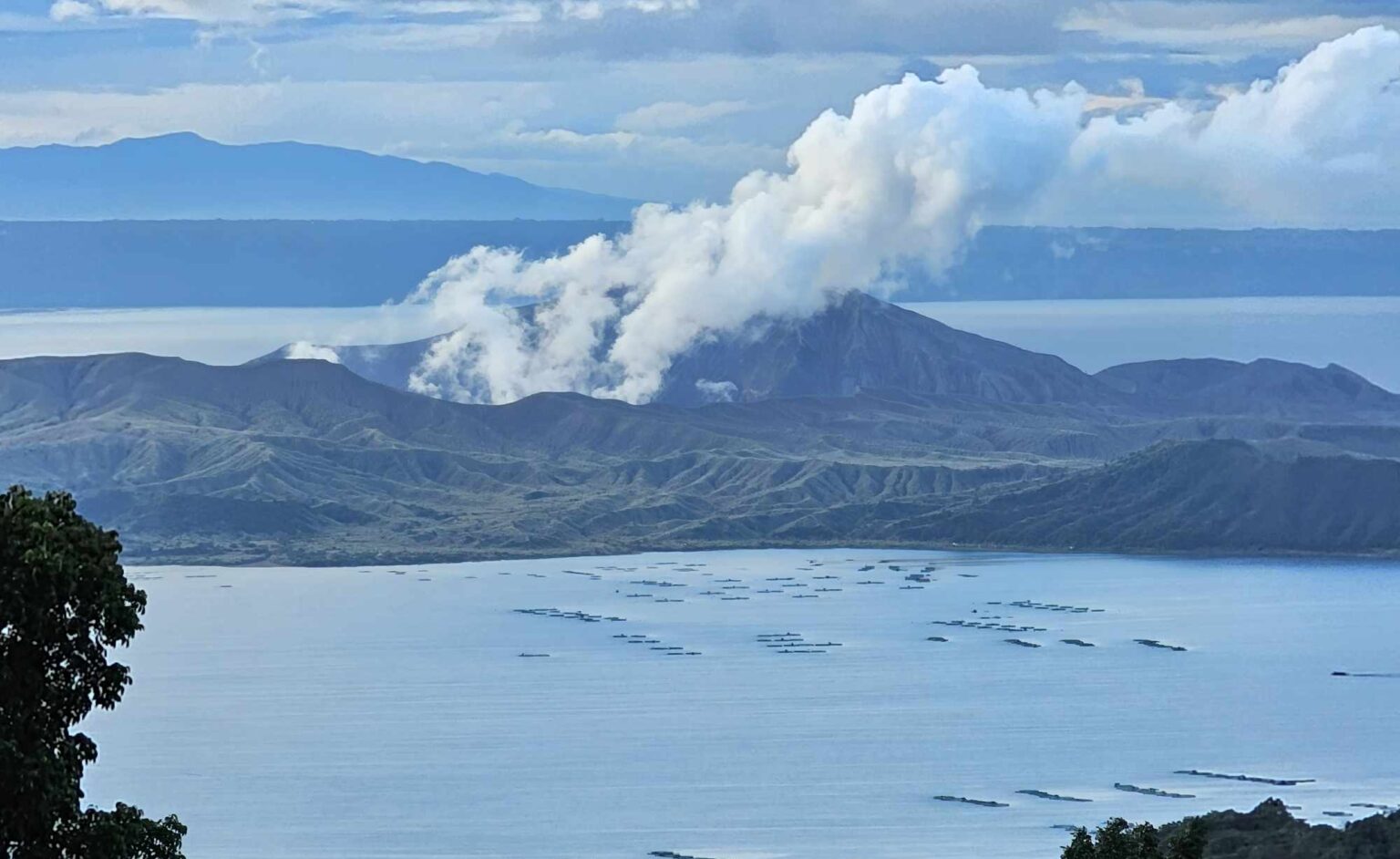 1 minor phreatic eruption, 4 tremors logged at Taal Volcano