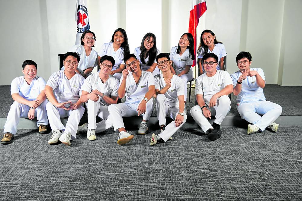 PH Red Cross supporting 12 medicine scholars | Inquirer News