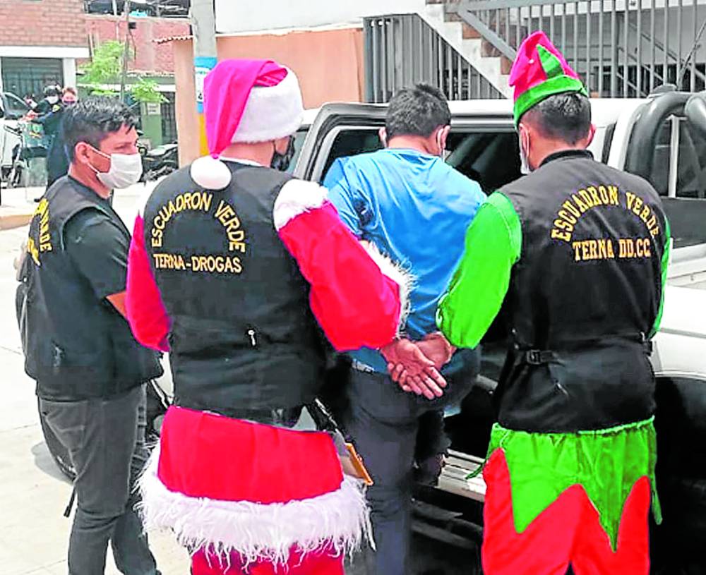 Peru cop posing as Santa nabs ‘Grinch’ drug dealer | Inquirer News