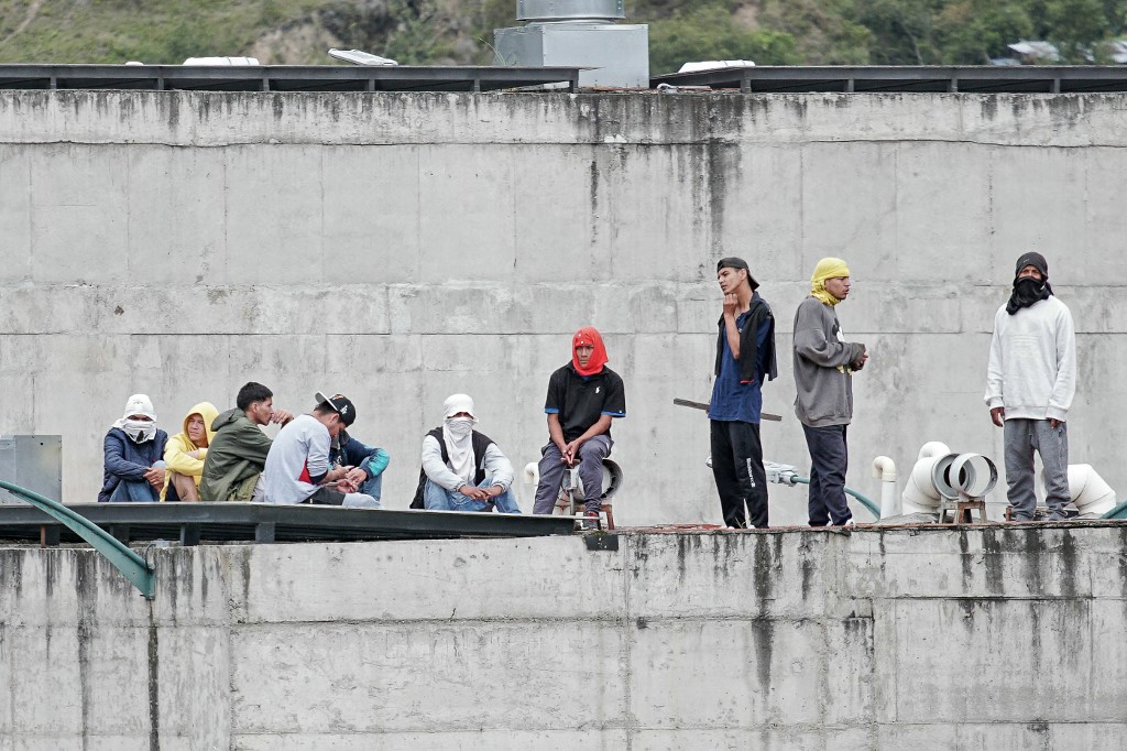 Ecuador under state of emergency, curfew after narco boss escapes