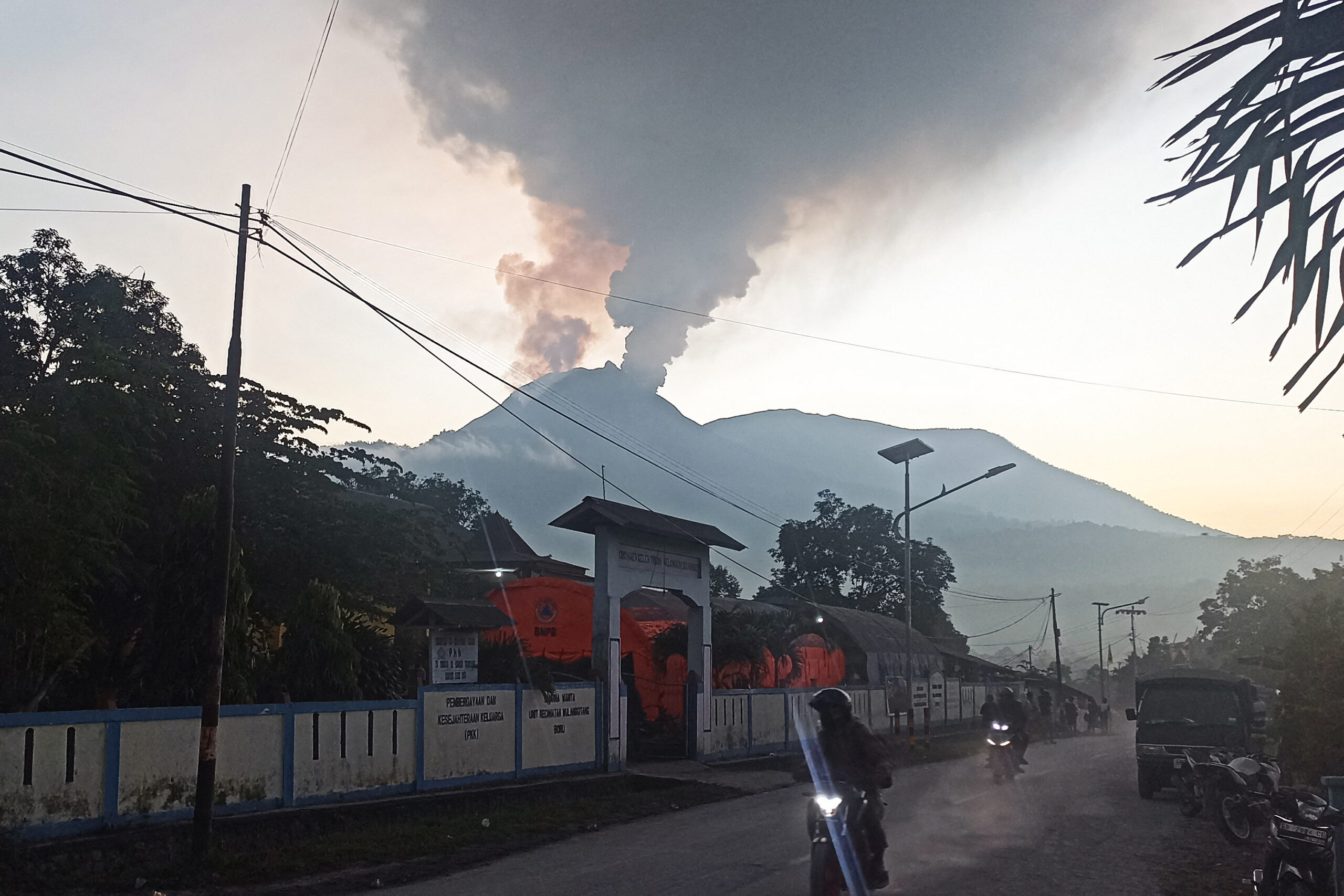 Thousands evacuated following Indonesia volcano eruption