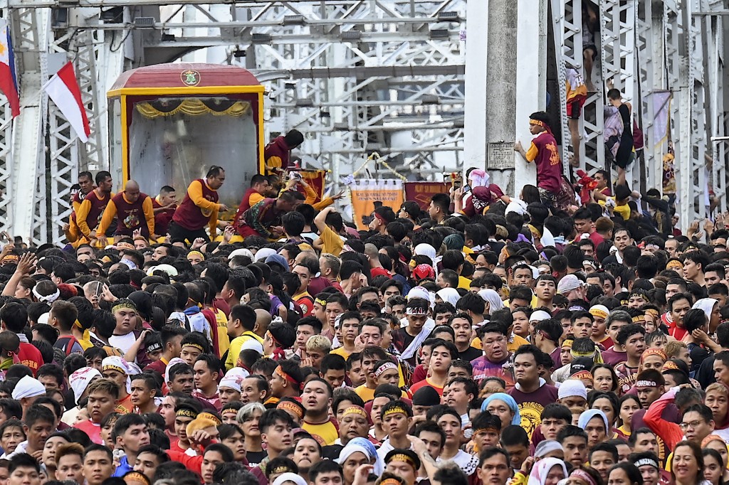 Black Nazarene meets Nuestra Señora del Carmen in 'Dungaw'