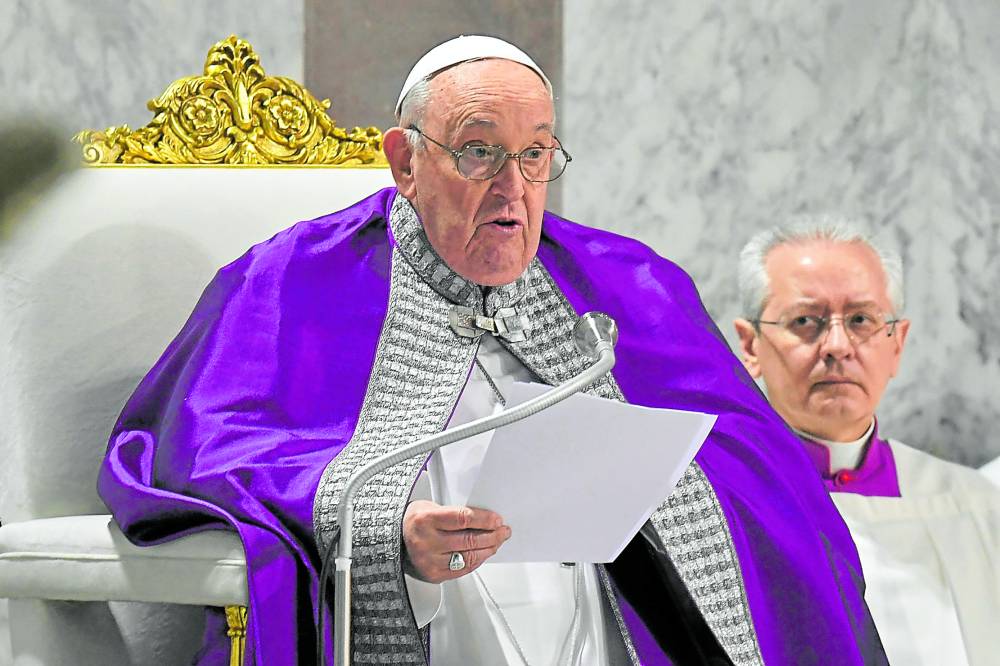 Pope laments: Why bare all on social media? | Inquirer News