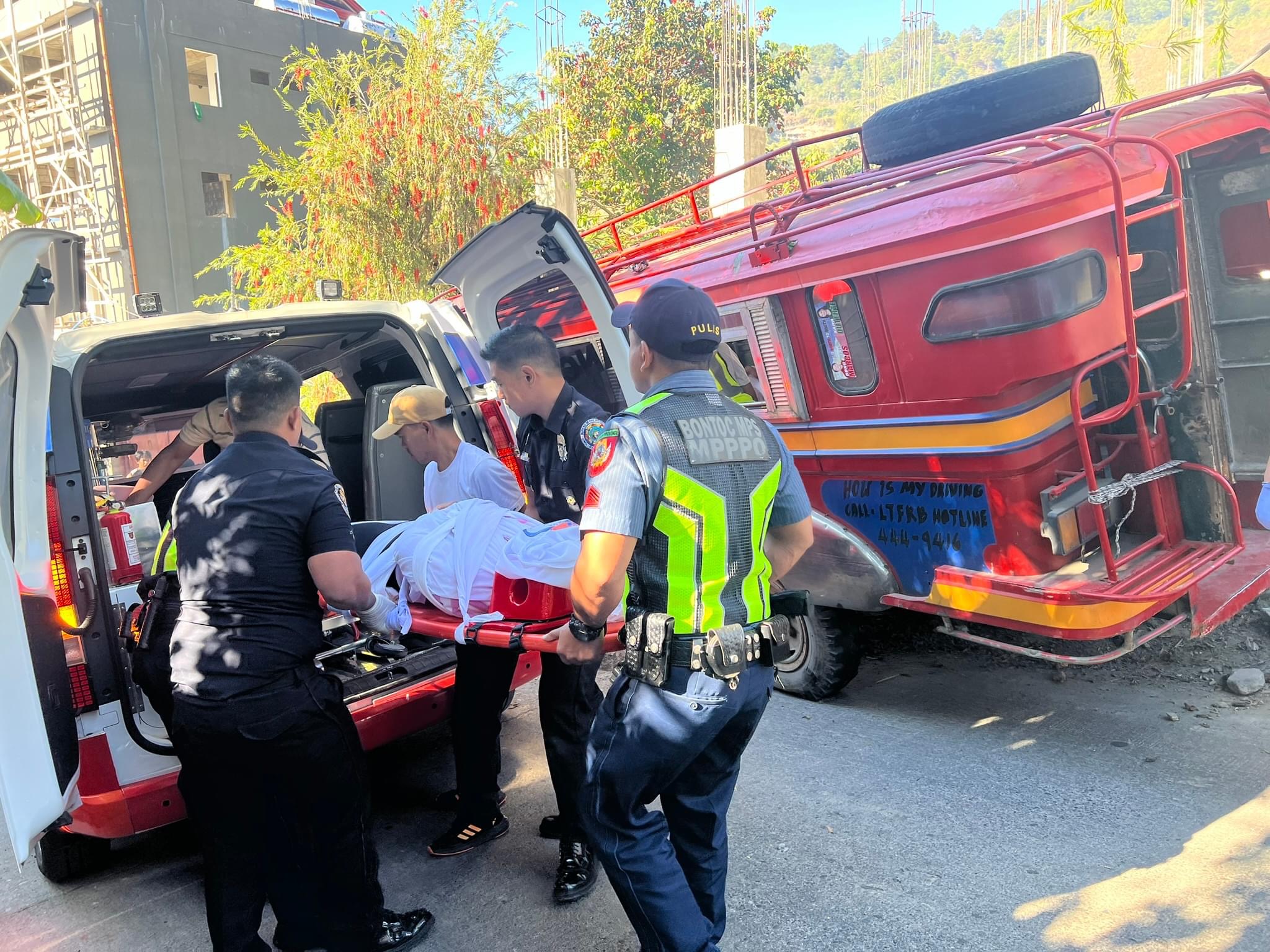 34 hurt in Mountain Province road crash