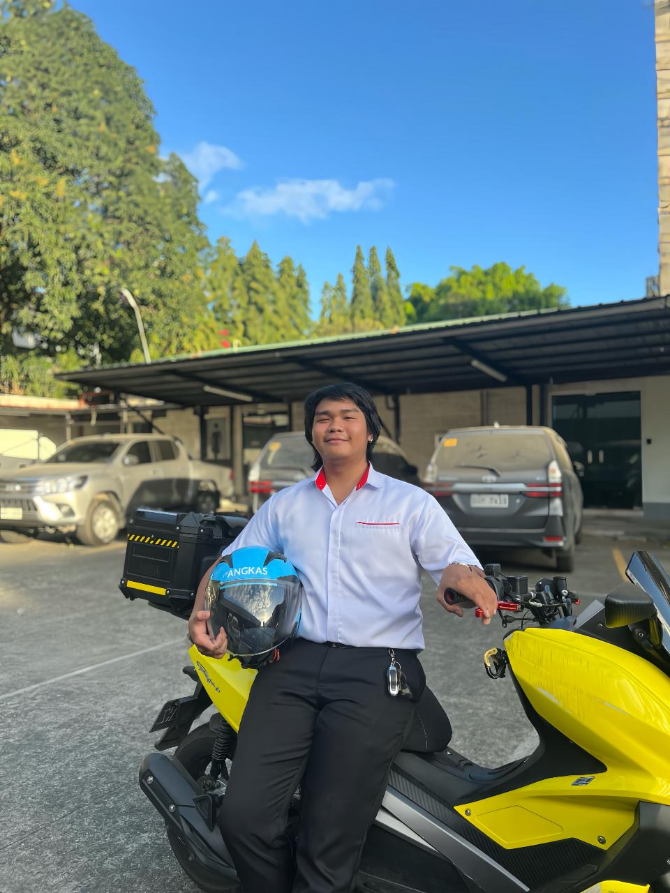 Angkas extends scholarship opportunity to viral student-rider