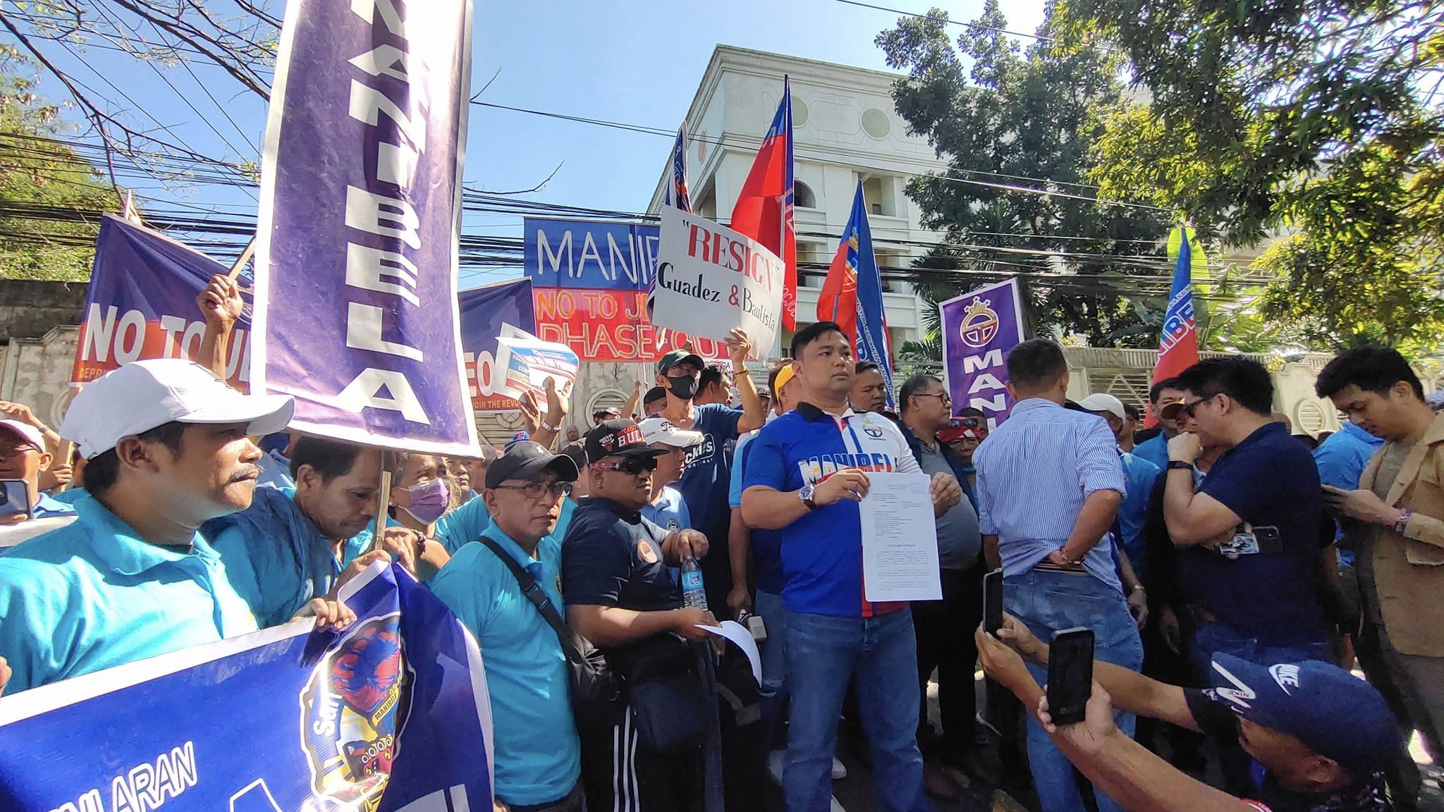 Manibela sues gov’t agencies over PUV program | Inquirer News