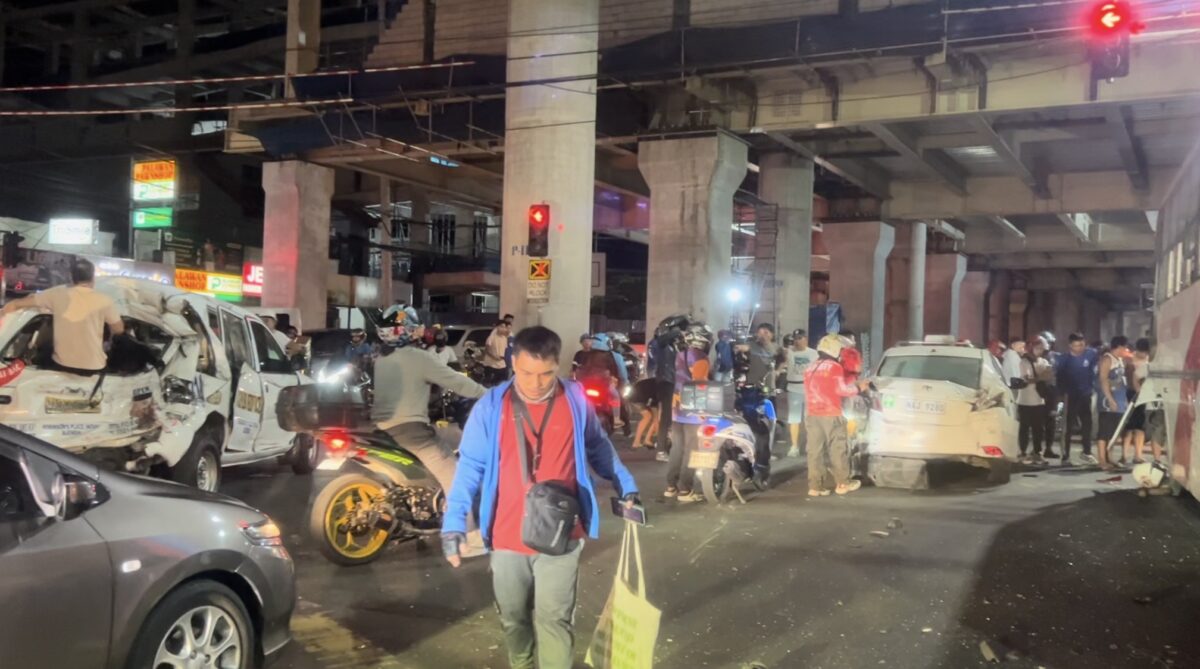 3 dead, 17 hurt in Fairview multi-vehicle accident