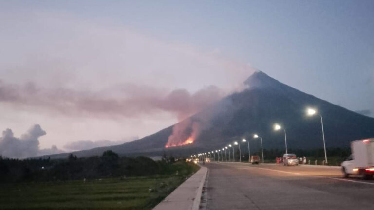 Flight ban on near Mayon, Bulusan, Kanlaon, Taal volcanoes