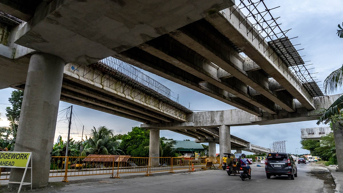 DPWH mulls another technique to stabilize sinking Iloilo flyover