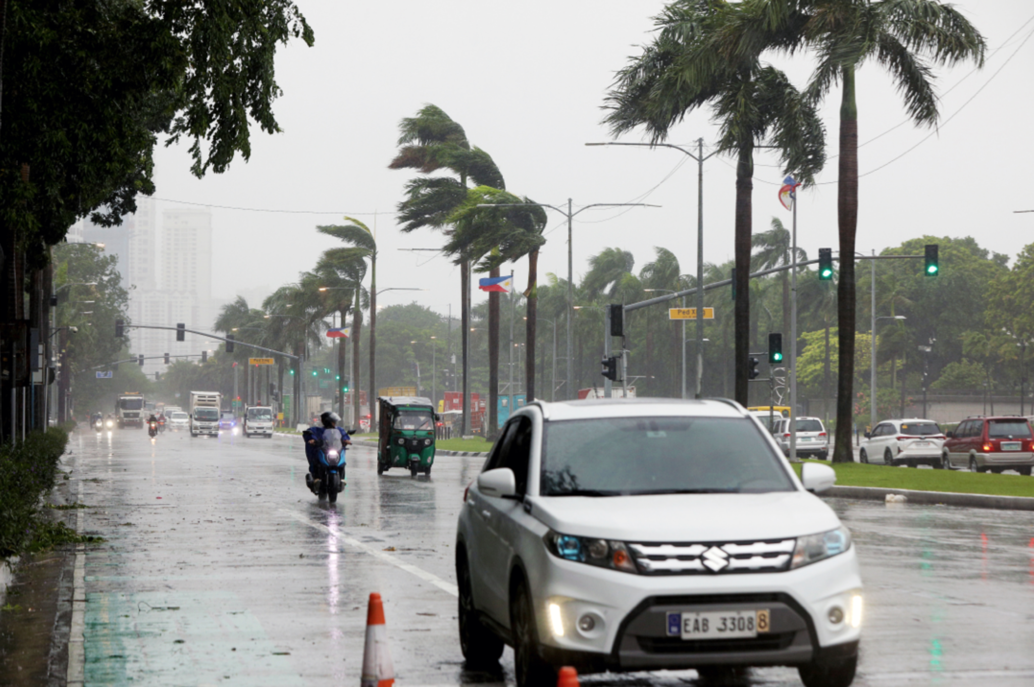 Parts of Roxas Boulevard now passable to all types of vehicles