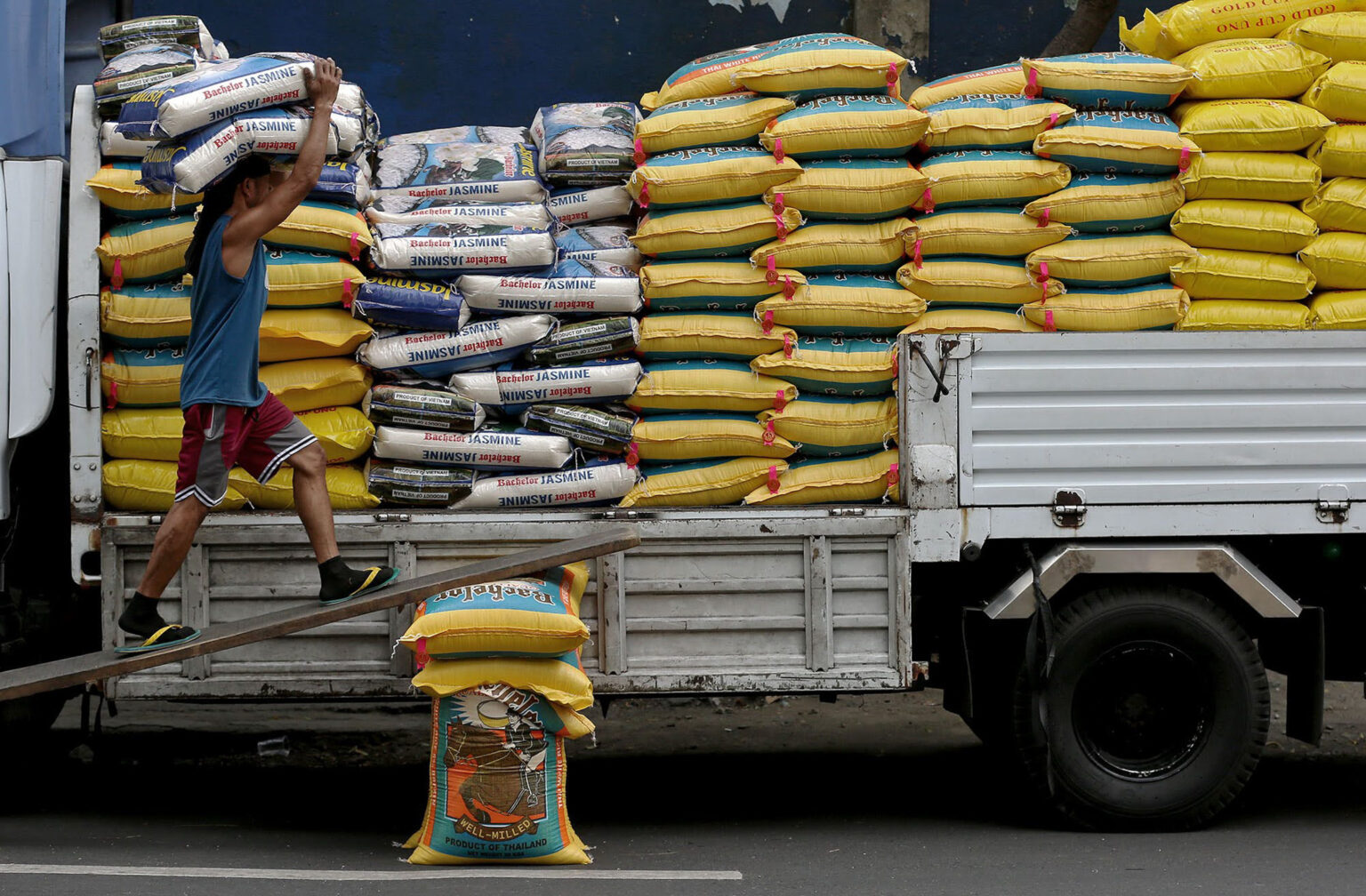 Marcos: ‘Promise’ of cheap rice coming true in Visayas