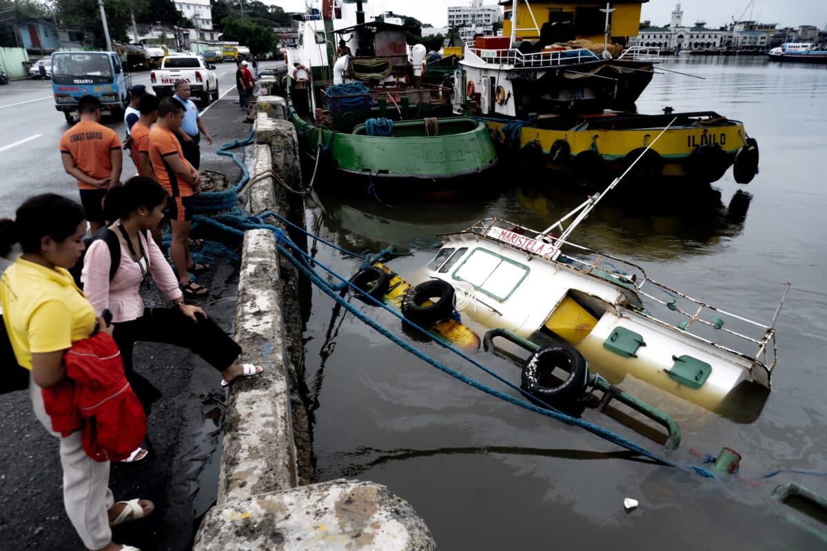 Sunken tugbot in Iloilo lifted up