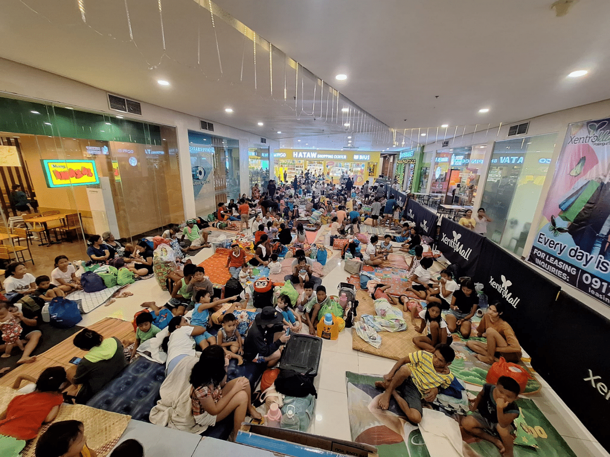 On Pepito's lane: Bicol locals take shelter in Albay mall