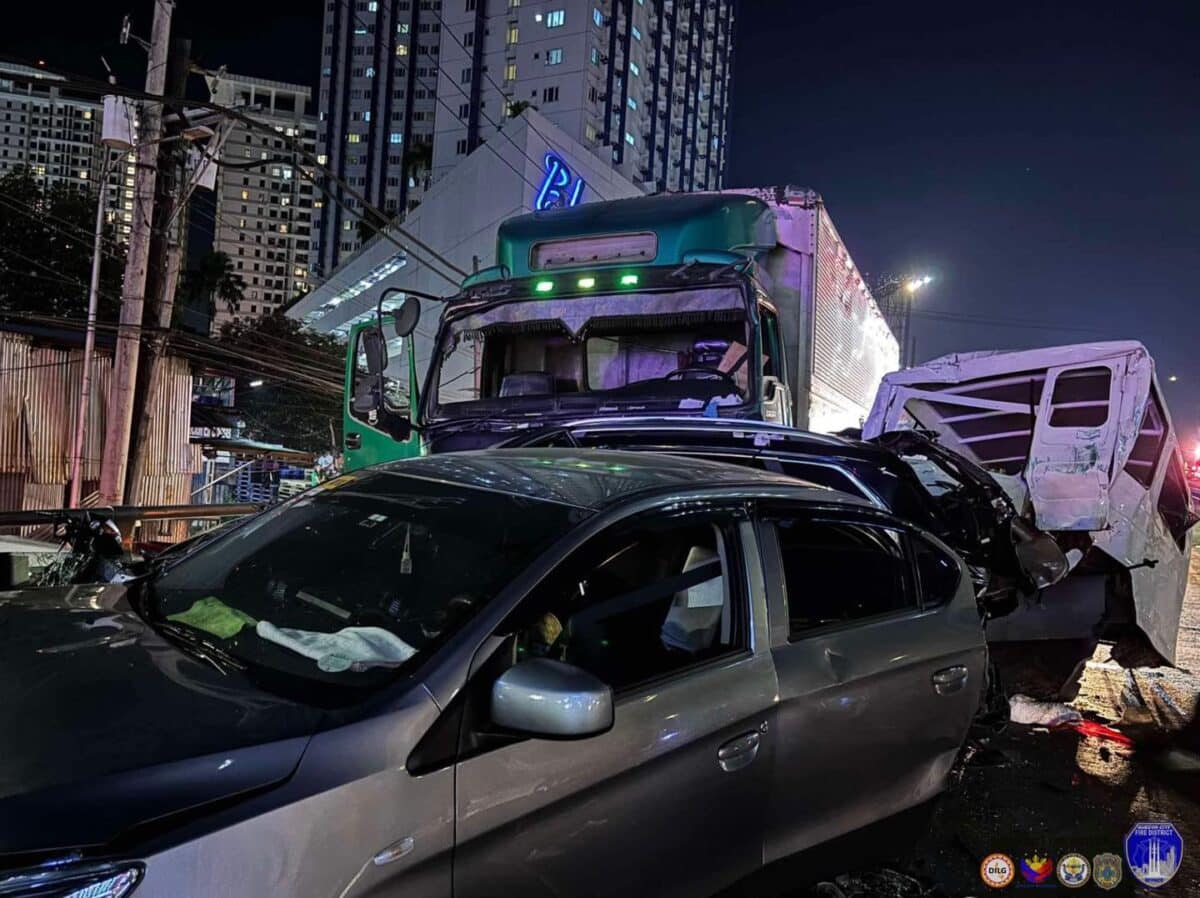 3 dead, 25 injured in multiple-vehicle crash on Katipunan Avenue