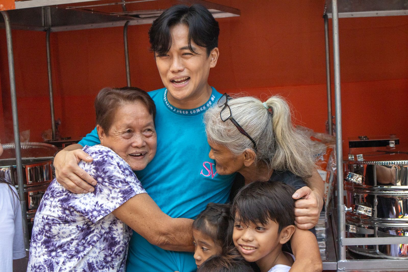 Inspiring generosity in Manila: Dear SV reaches out to forgotten residents