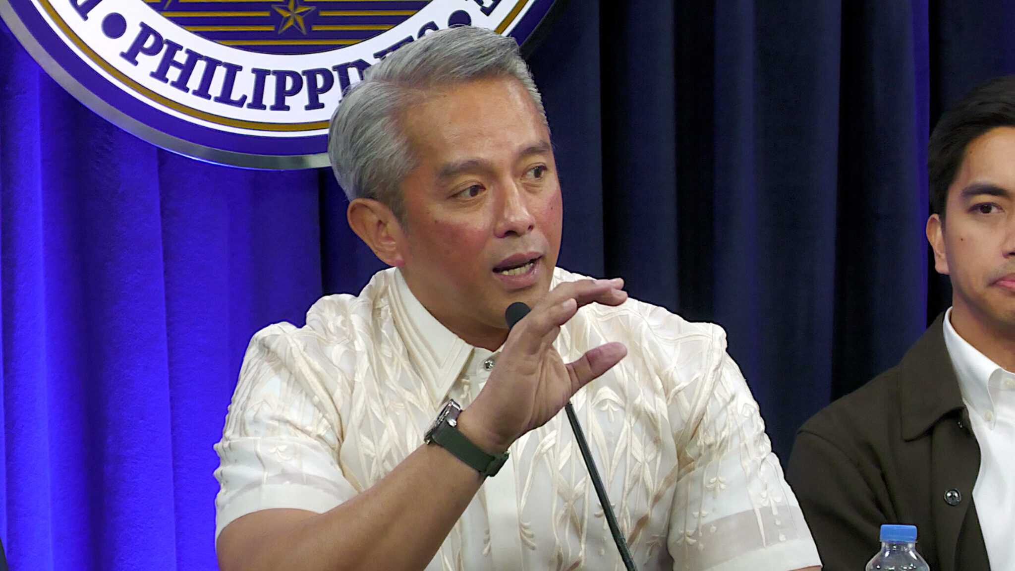 DILG chief warns cops vs partisan politics