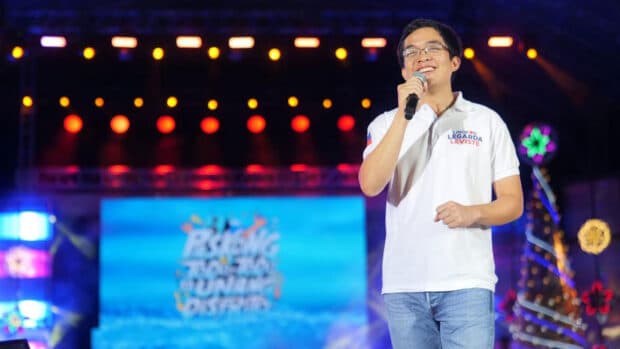 Leandro Legarda Leviste delivers holiday cheer to Batangas district